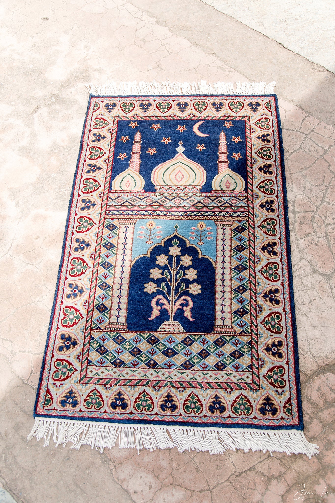 Holy Harmony Wool Prayer Mat – Zynah Rugs